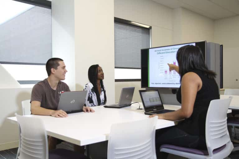 Pharmacy Practice Labs | University of Health Sciences and Pharmacy in ...